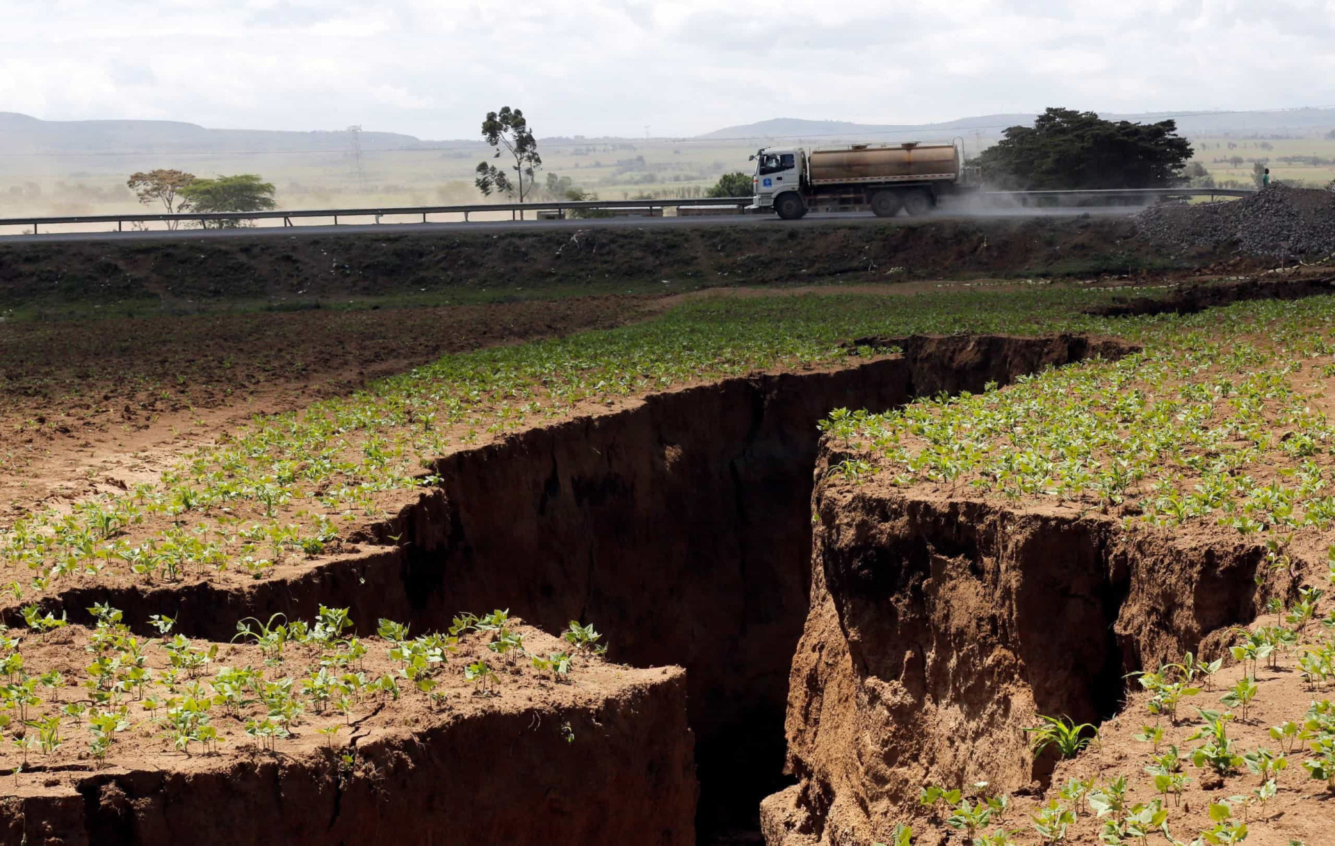 This huge crack in Kenya could split Africa in two