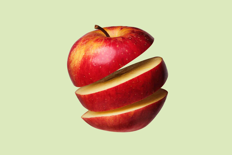 A slice of apple can eliminate your stinky garlic breath, according to ...