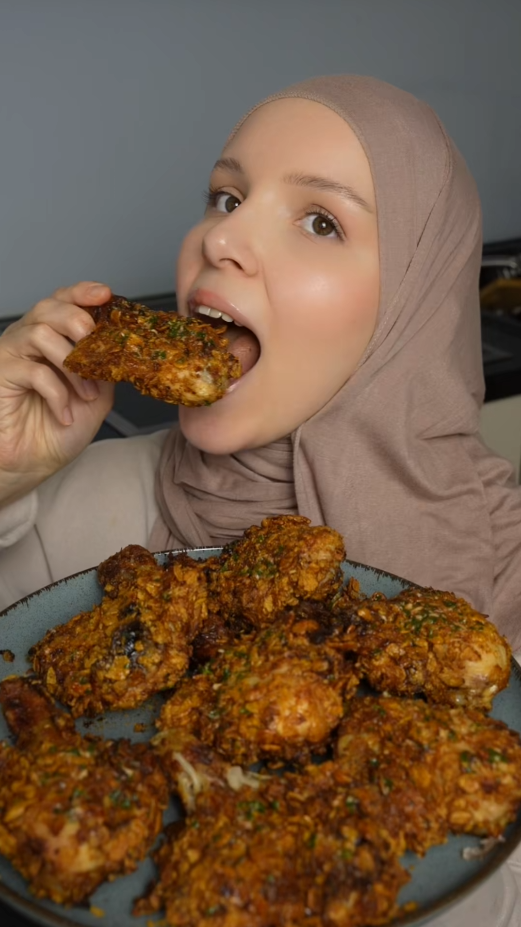 Knusprige Hähnchenschenkel mit Cornflakes aus dem Ofen