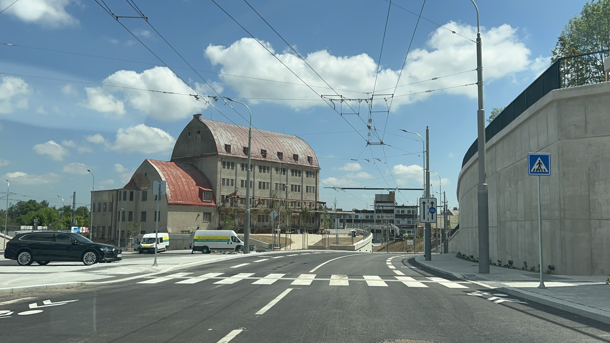 Foto, video: Po Evropské ulici v Jihlavě už jezdí auta, má jich být ...