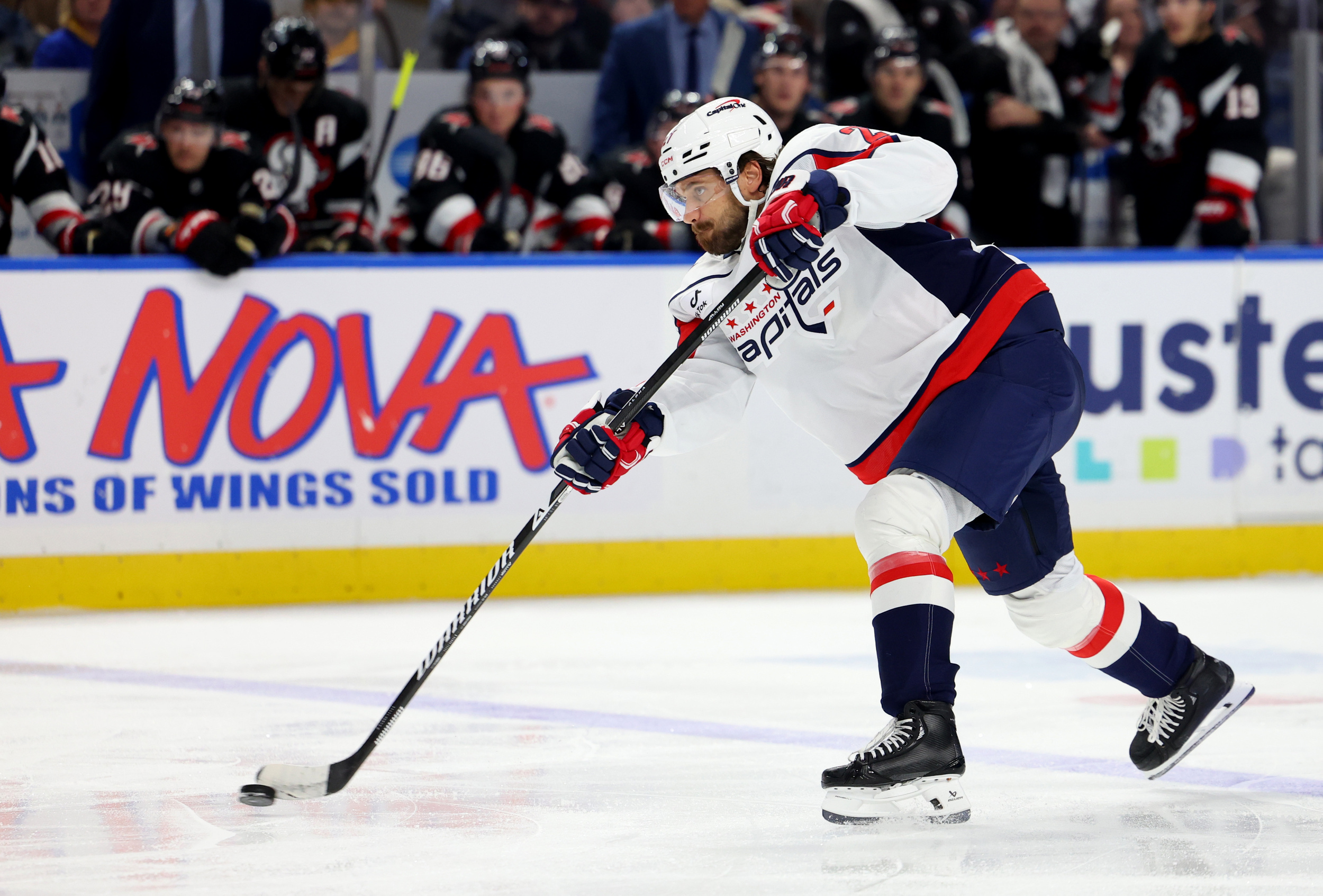 Former Maple Leafs defenseman signs shocking extension