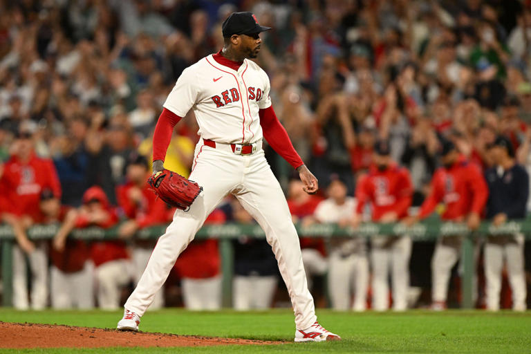 Aroldis Chapman likely to be traded, one National League team is a favorite