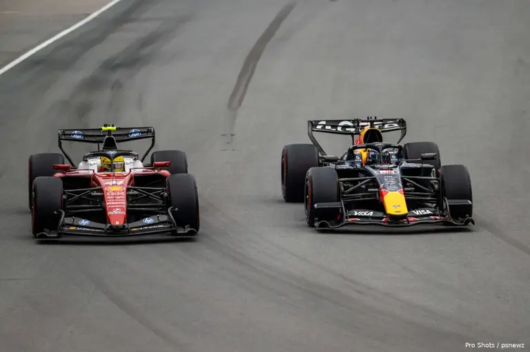 De race van Verstappen | Verstappen stoort zich aan Hamilton: "Dit is ...