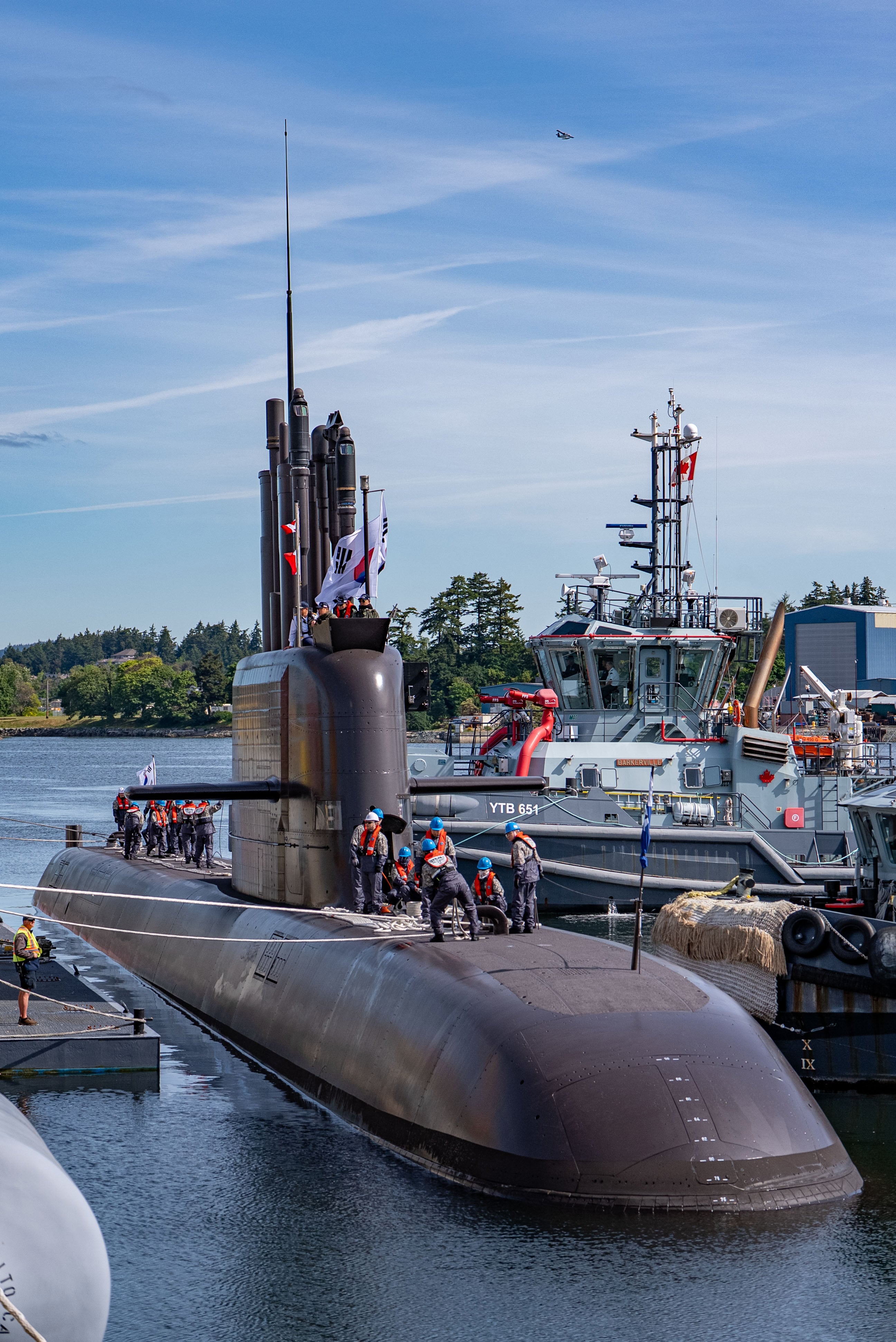 Dosan Ahn Changho-class submarine impresses Canadian crew in Canada ...