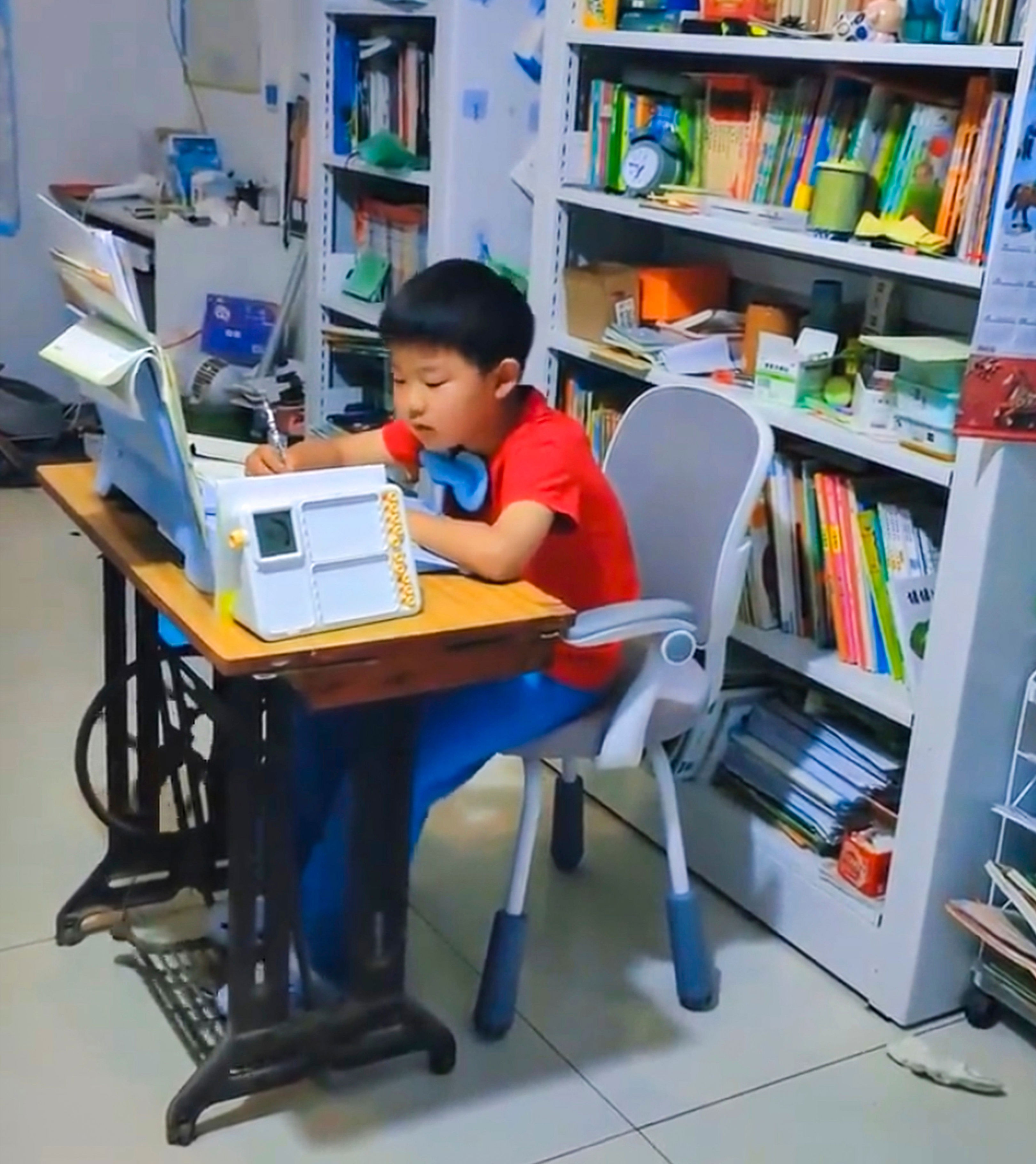 China mum makes son pedal sewing machine during homework to stay ...