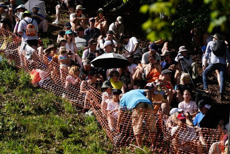 In pictures: Bank holiday weather bonanza for sunbathers and swimmers