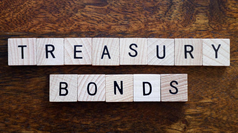Pension funds pile billions into this Treasury ETF every quarter ...