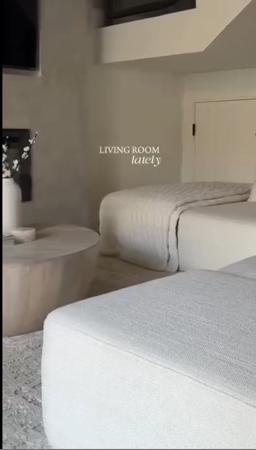 Neutral spring living room decor ideas