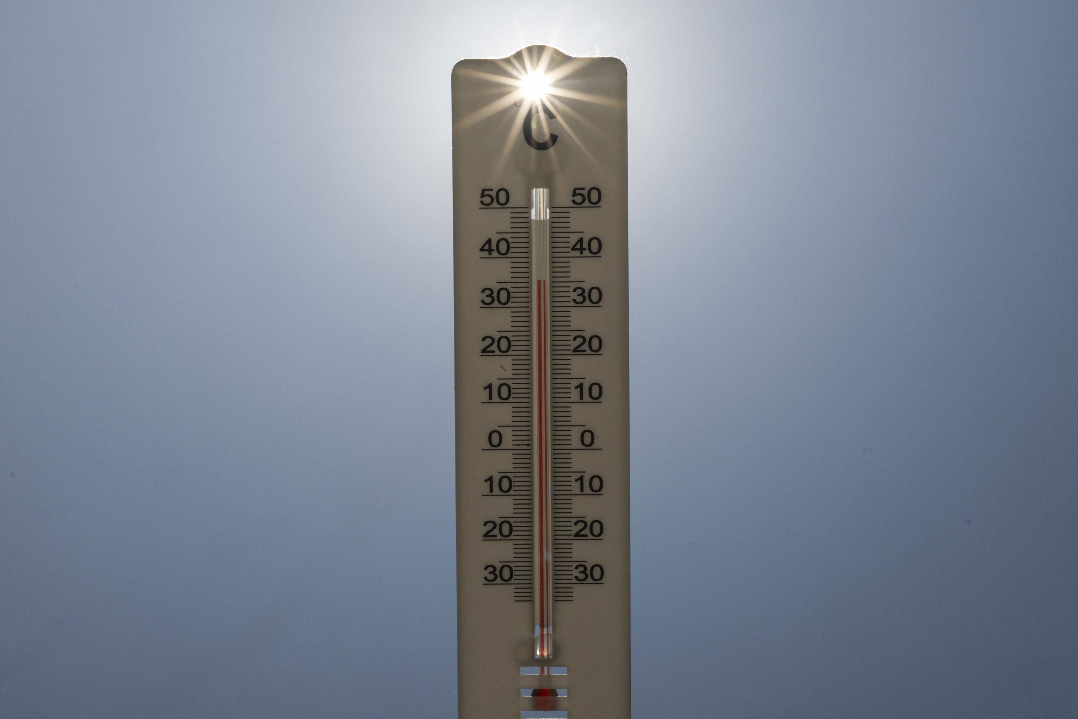 Canicule : 8 départements placés en vigilance orange par Météo-France ...