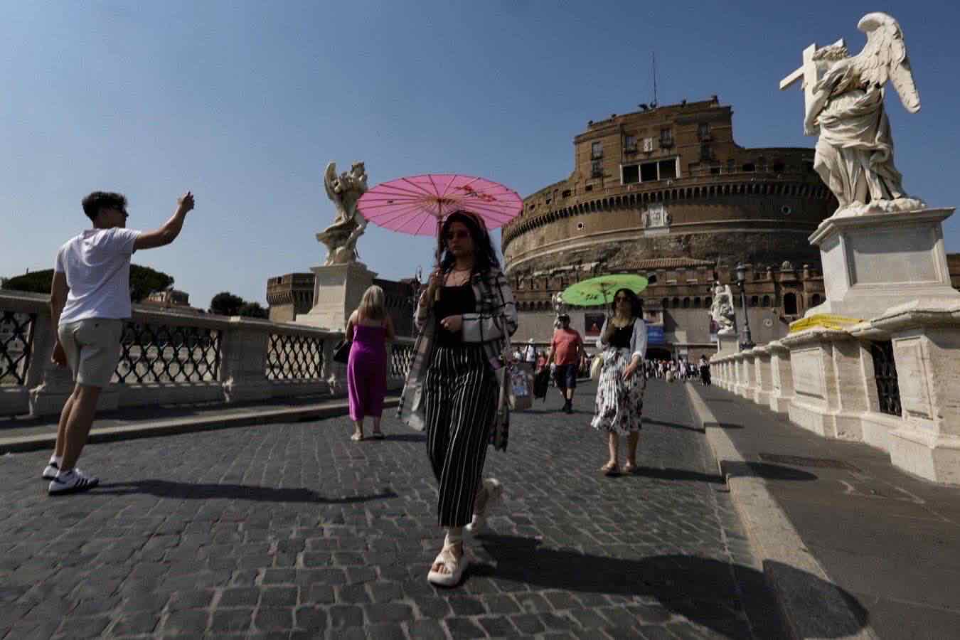 Scoppia il caldo in 12 città, domani bollino arancione dal ministero ...