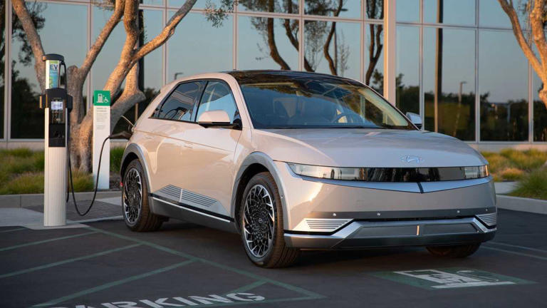 Forget range anxiety. EV drivers are apparently facing 'hot dog anxiety'
