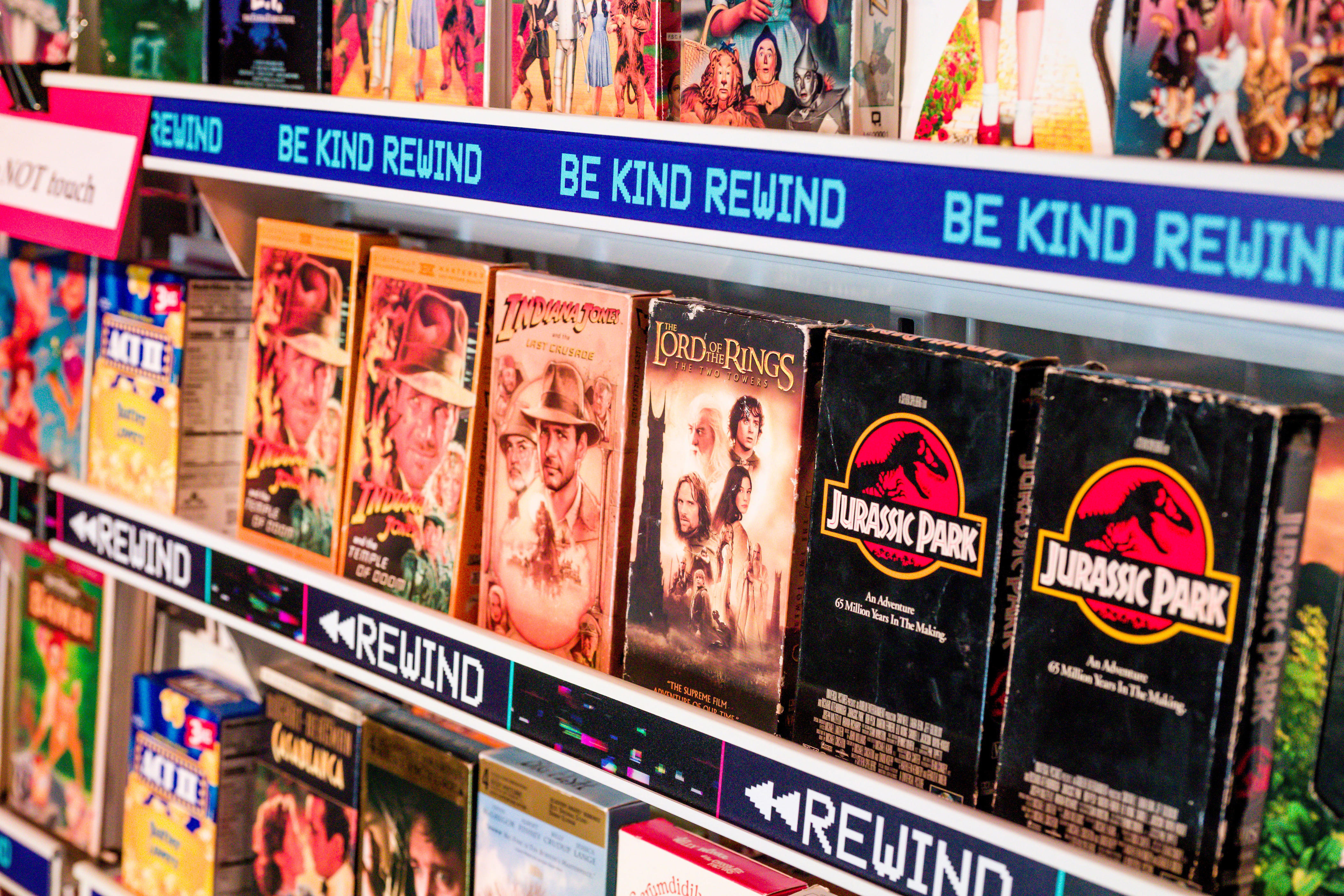 VHS tapes and landlines are having a resurgence. Here's the '90s tech ...