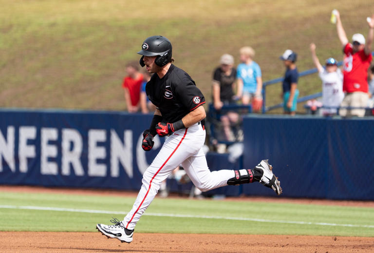 Georgia starts Athens regional vs. Long Island, highlights, live score