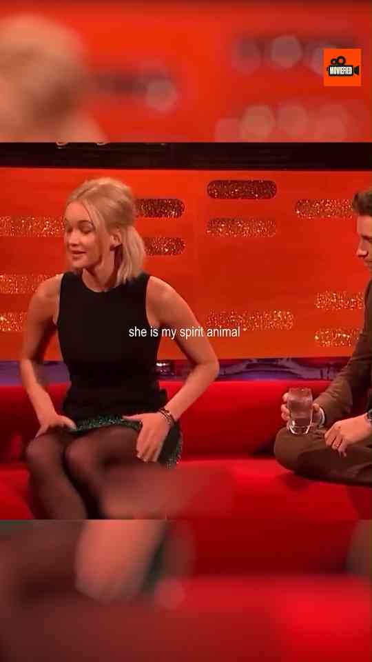 Jennifer Lawrence being completely unhinged for 1 minute