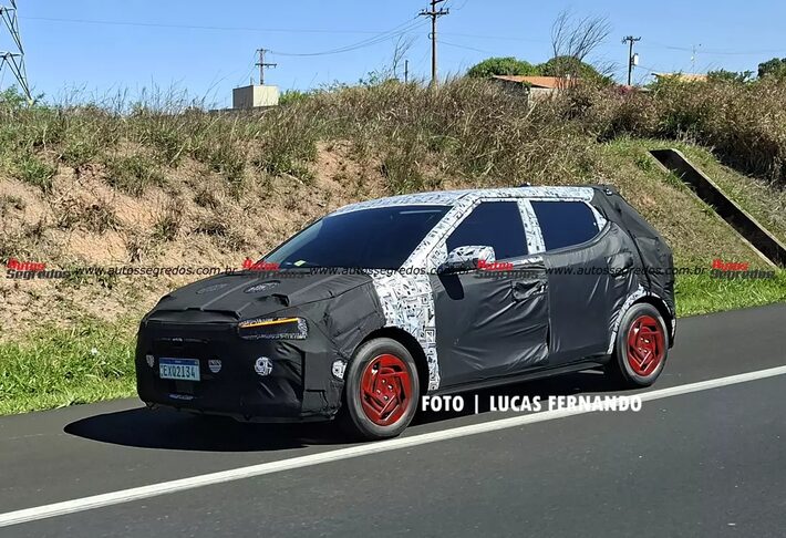 Hyundai i20 é flagrado em testes no Brasil e será vendido em quatro versões