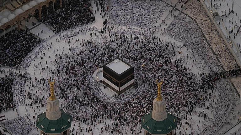 More than 1.5m Muslim pilgrims begin hajj as Iran peace deal hangs in ...