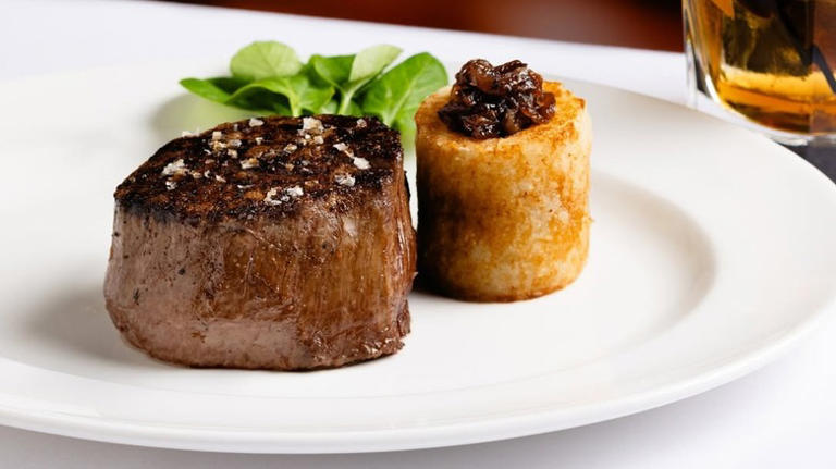 7 chain restaurants with the best steak, according to professional chefs
