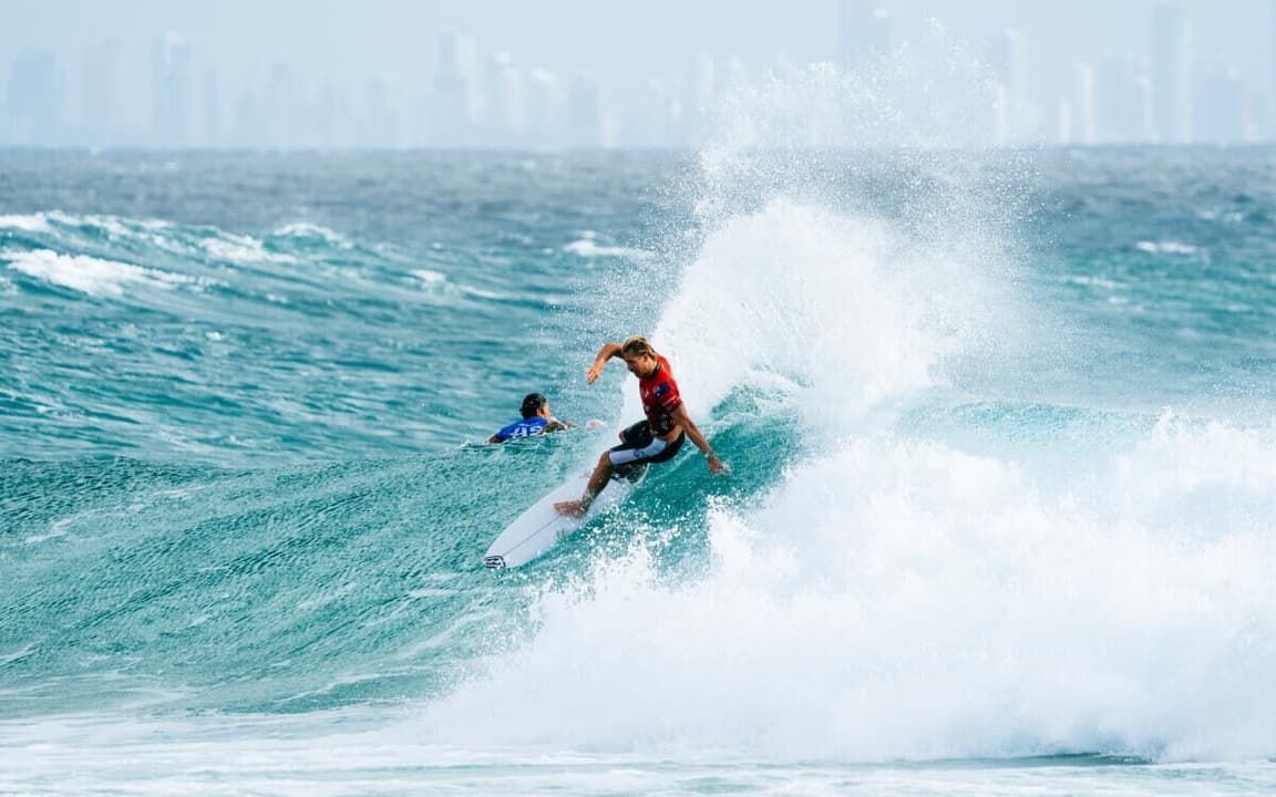 Fotógrafo da WSL mostra como ficou perna após ataque de animal; veja foto