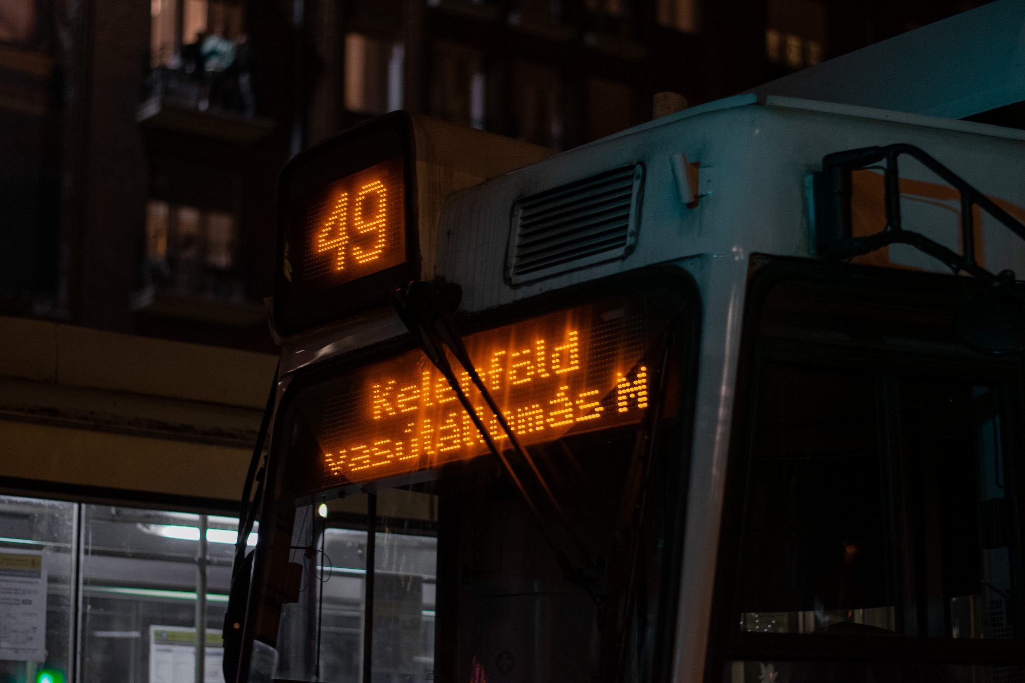 Lezárták Kelenföld vasútállomást, miután kigyulladt egy villanymozdony