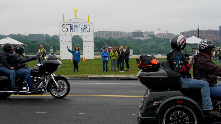 Vietnam vets tear apart Trump in court over 'disrespectful' DC arch