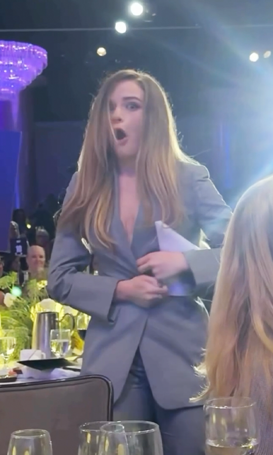 Joey King's wardrobe malfunction 👀