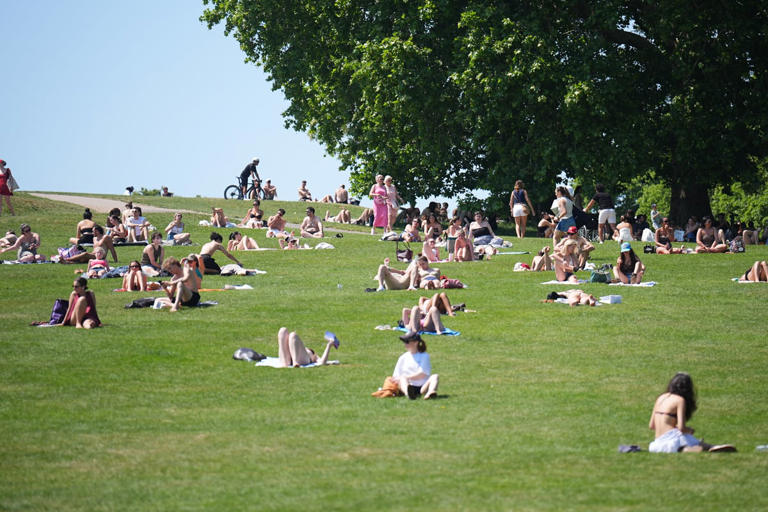 Hottest May day ever as temperature hits 33.5C in London
