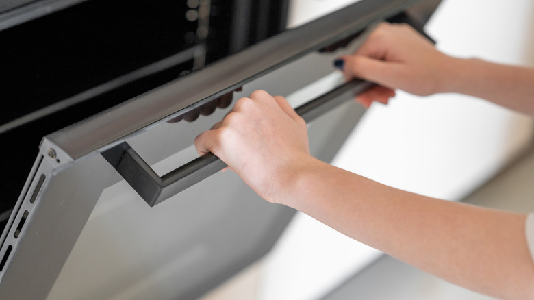 Is your oven door safe? Consumer Reports warns of spontaneous glass ...