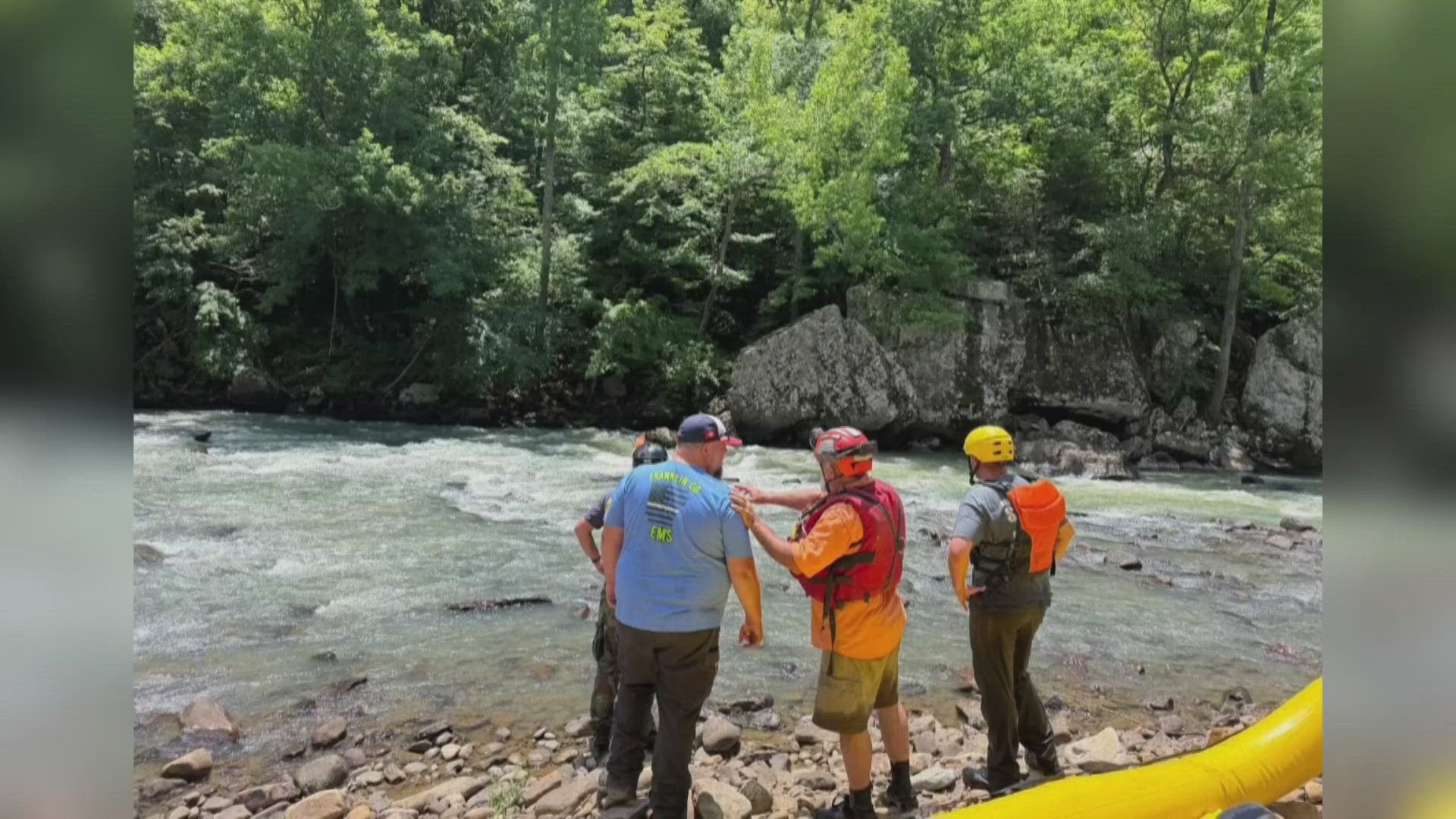 Search and rescue team makes daring save on Mulberry River