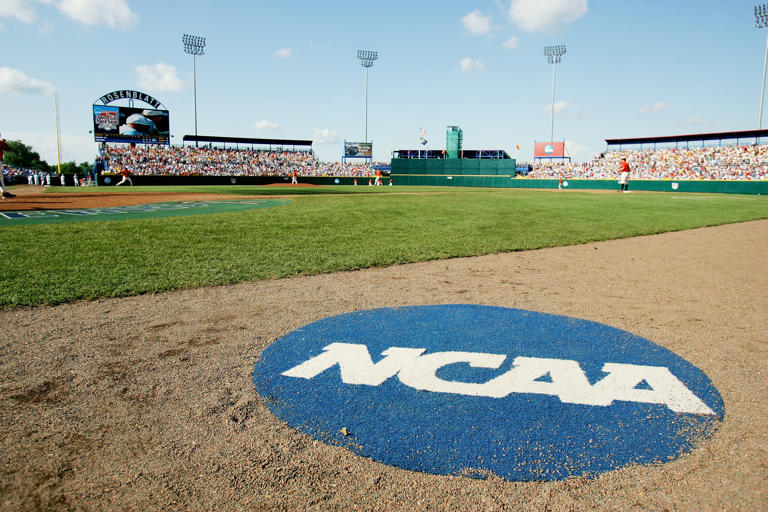 NCAA baseball printable bracket to track regionals, College World ...