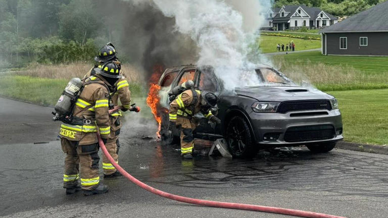 Crews put out car fire in Beacon Falls