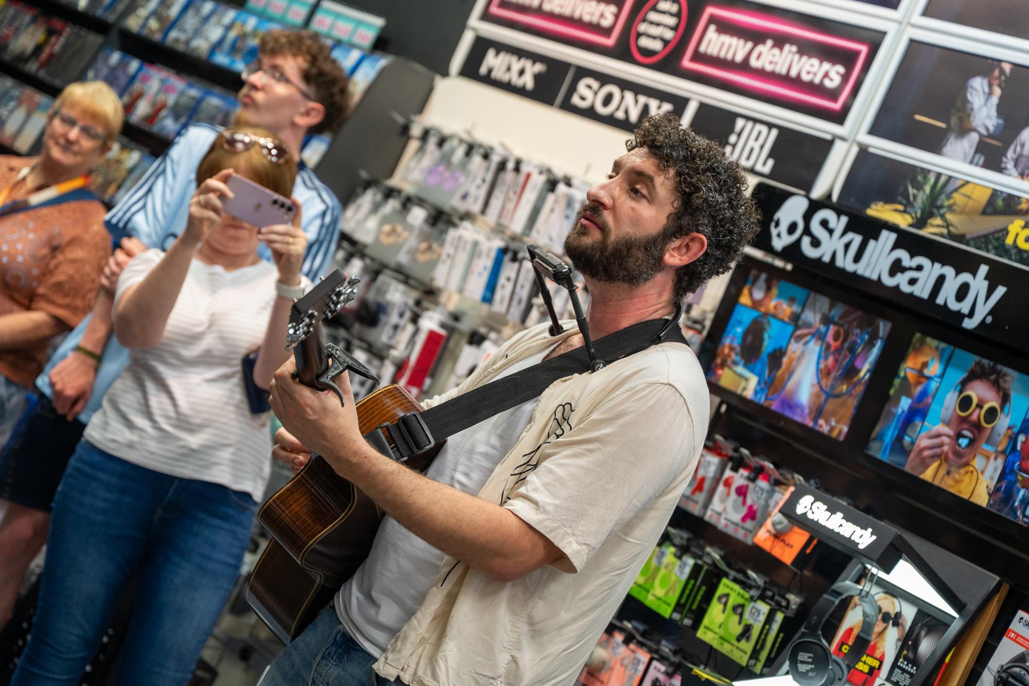 Billy Lockett marks Things Are Looking Up release with HMV performance ...