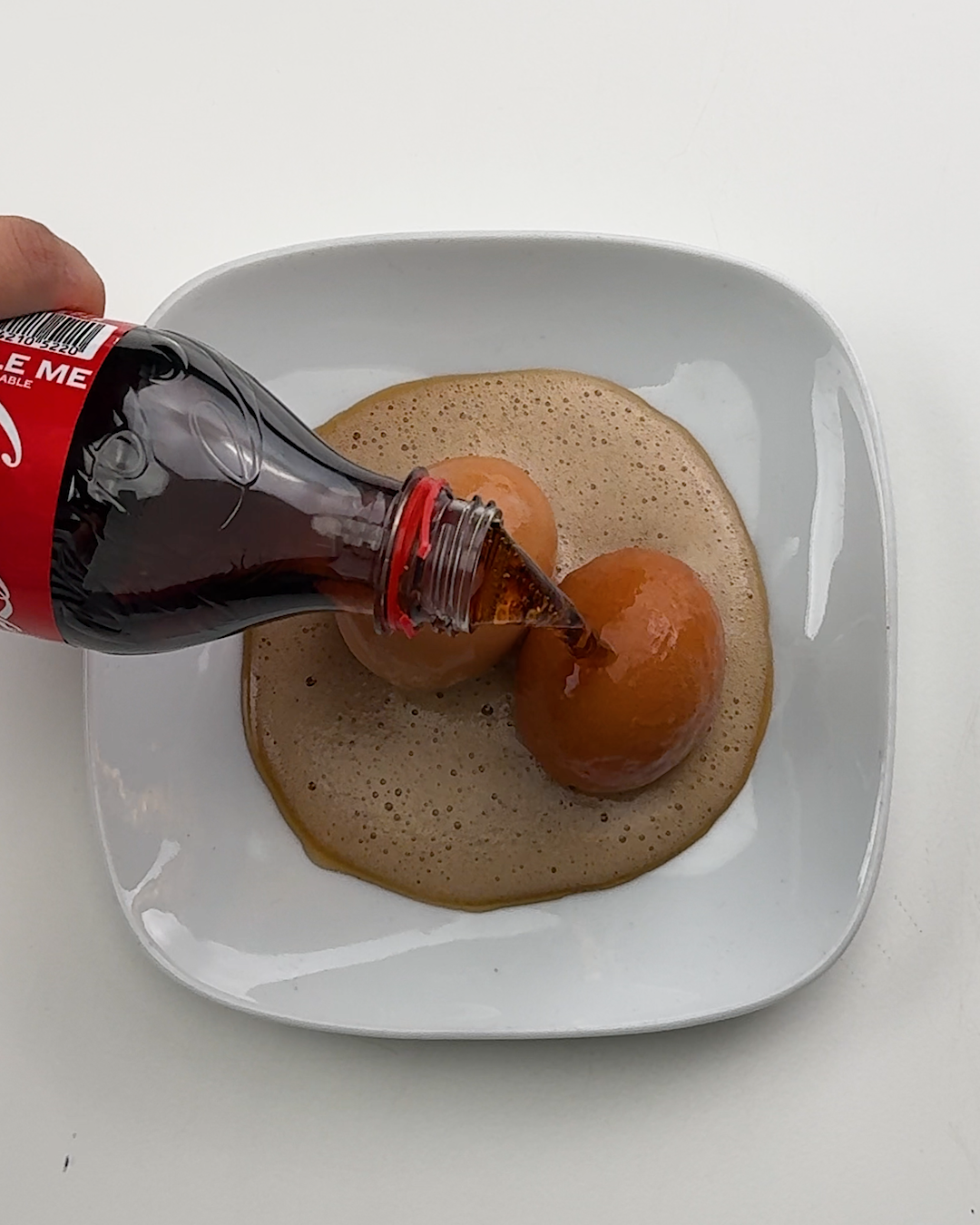 Say goodbye to rust with this cola and egg trick!