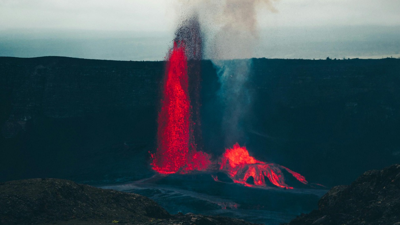 Kilauea could erupt again at any hour — the USGS says lava fountains ...