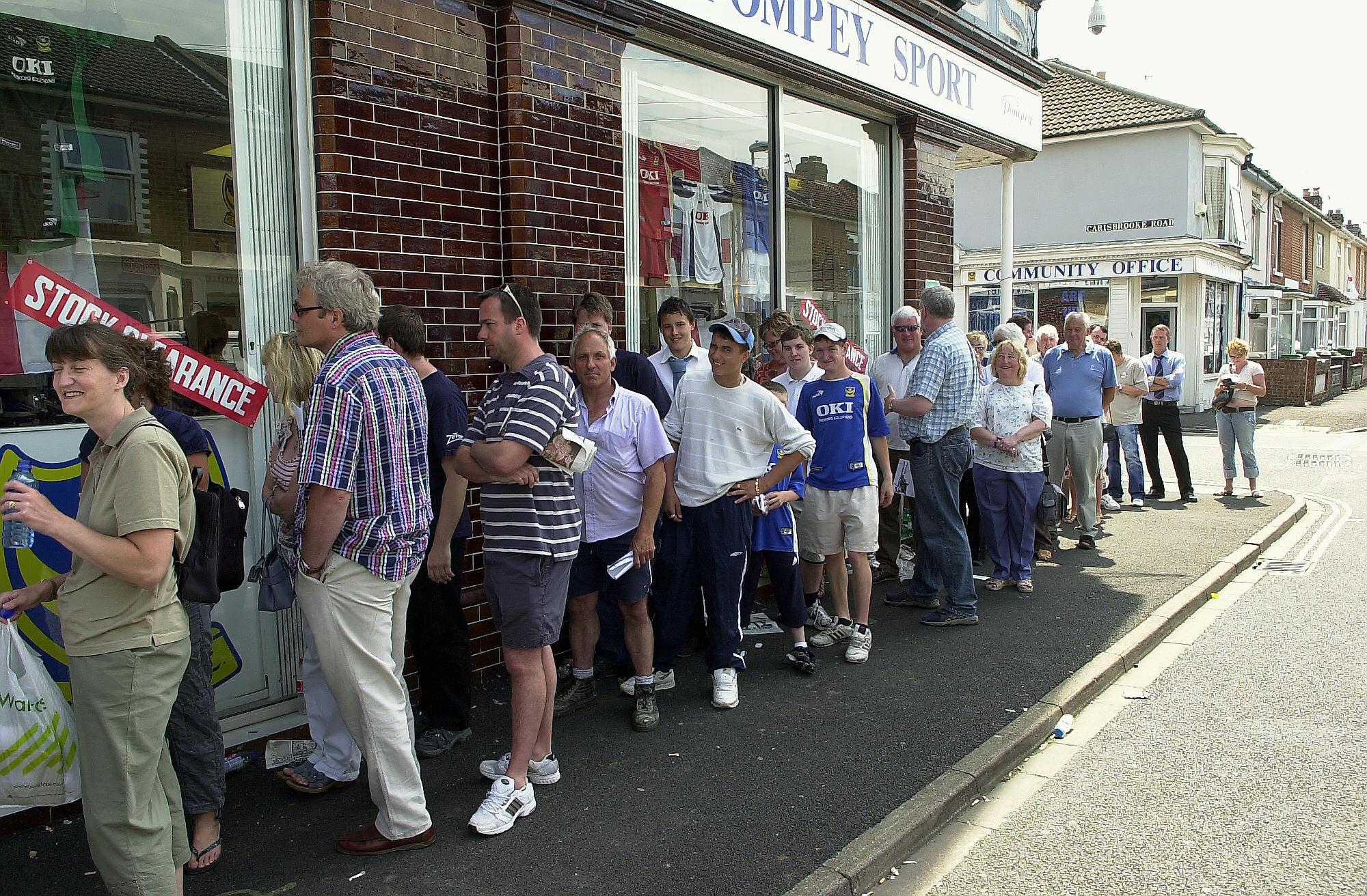 11 cracking nostalgic images of loyal Portsmouth fans queueing for ...