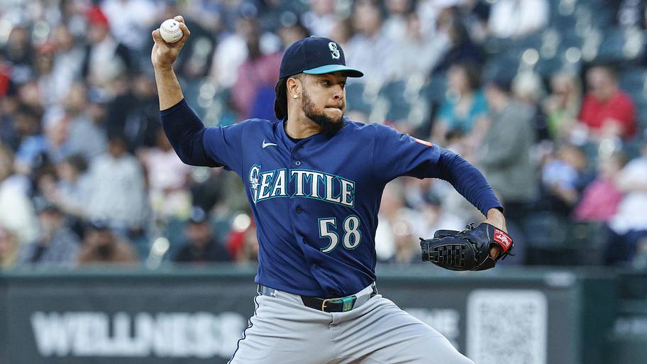 Mariners fans’ frustration boils over after latest Luis Castillo-Bryce ...