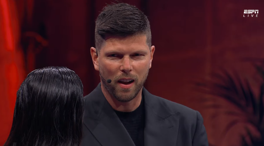 René van der Gijp geraakt door Klaas-Jan Huntelaar: 'Hij heeft heel ...
