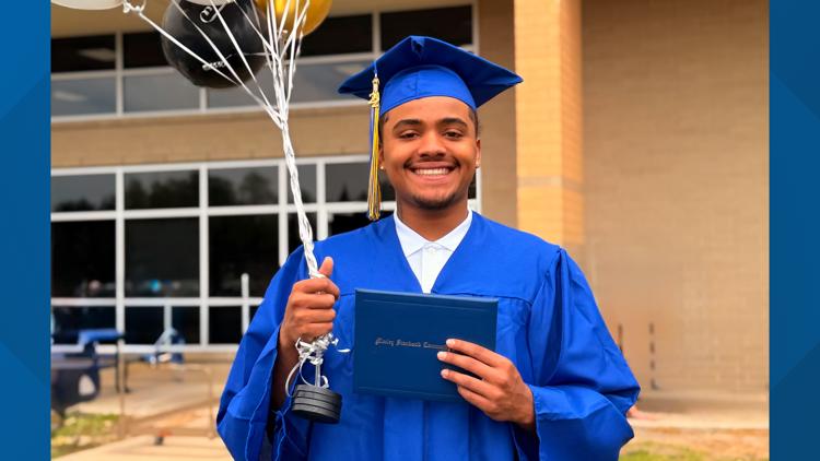 Family identifies 18-year-old killed in stabbing early Sunday morning ...