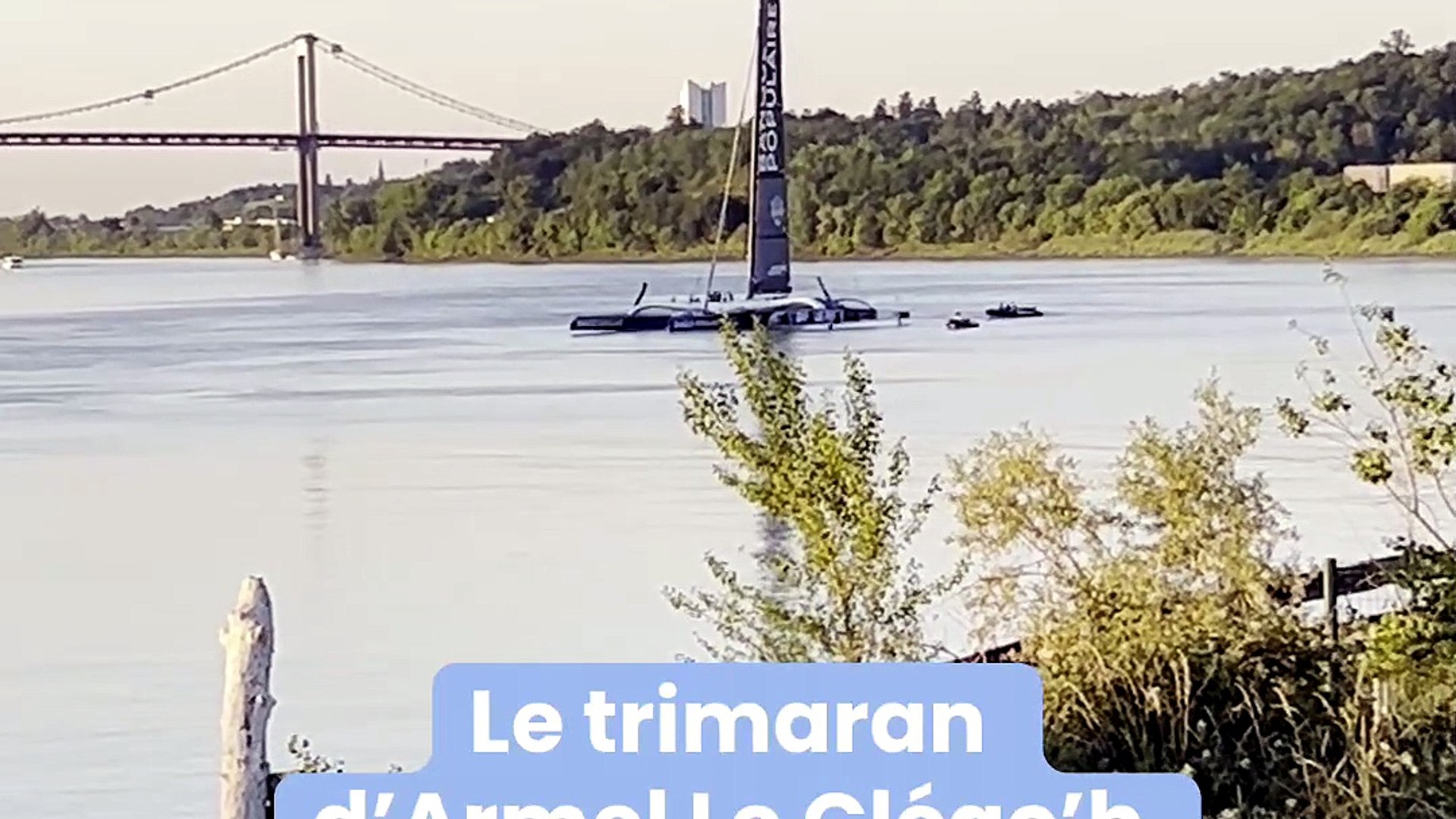 L'arrivée du trimaran d'Armel Le Cléac'h à Bordeaux