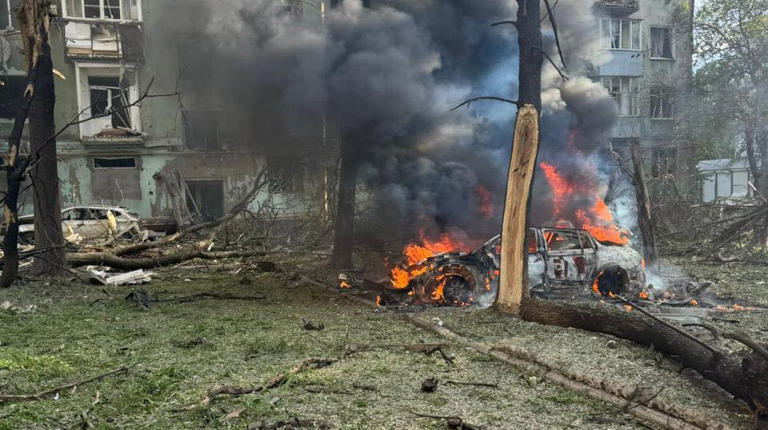 Russians strike central Kramatorsk with guided aerial bombs: four injured