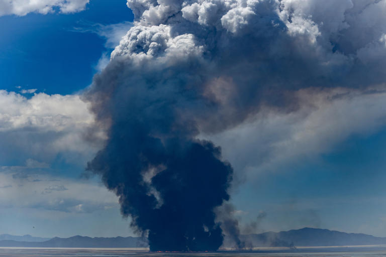 Here’s what’s causing that smoke plume near Salt Lake City — and why ...