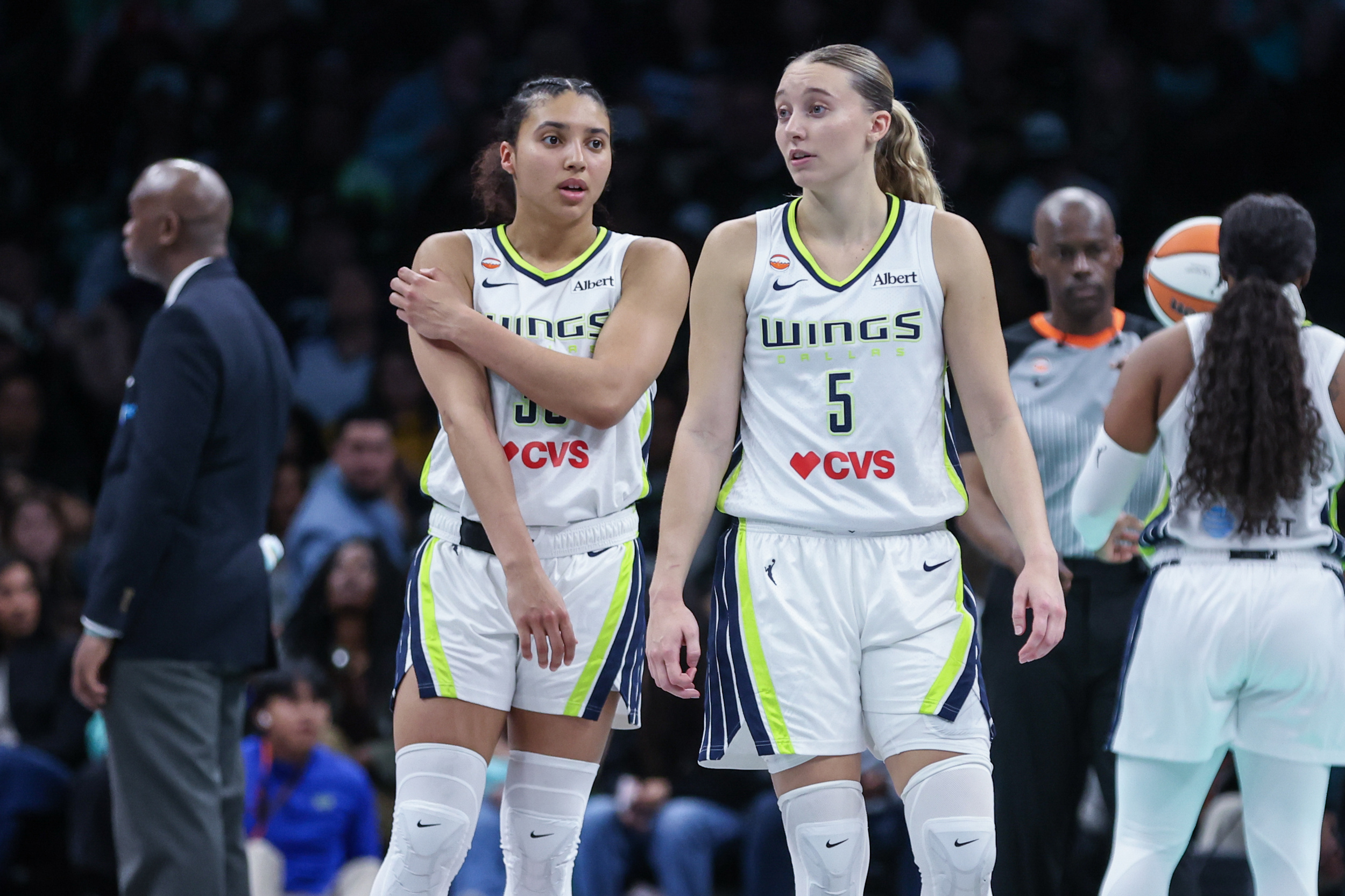 Paige Bueckers reacts to Azzi Fudd’s historic breakout game