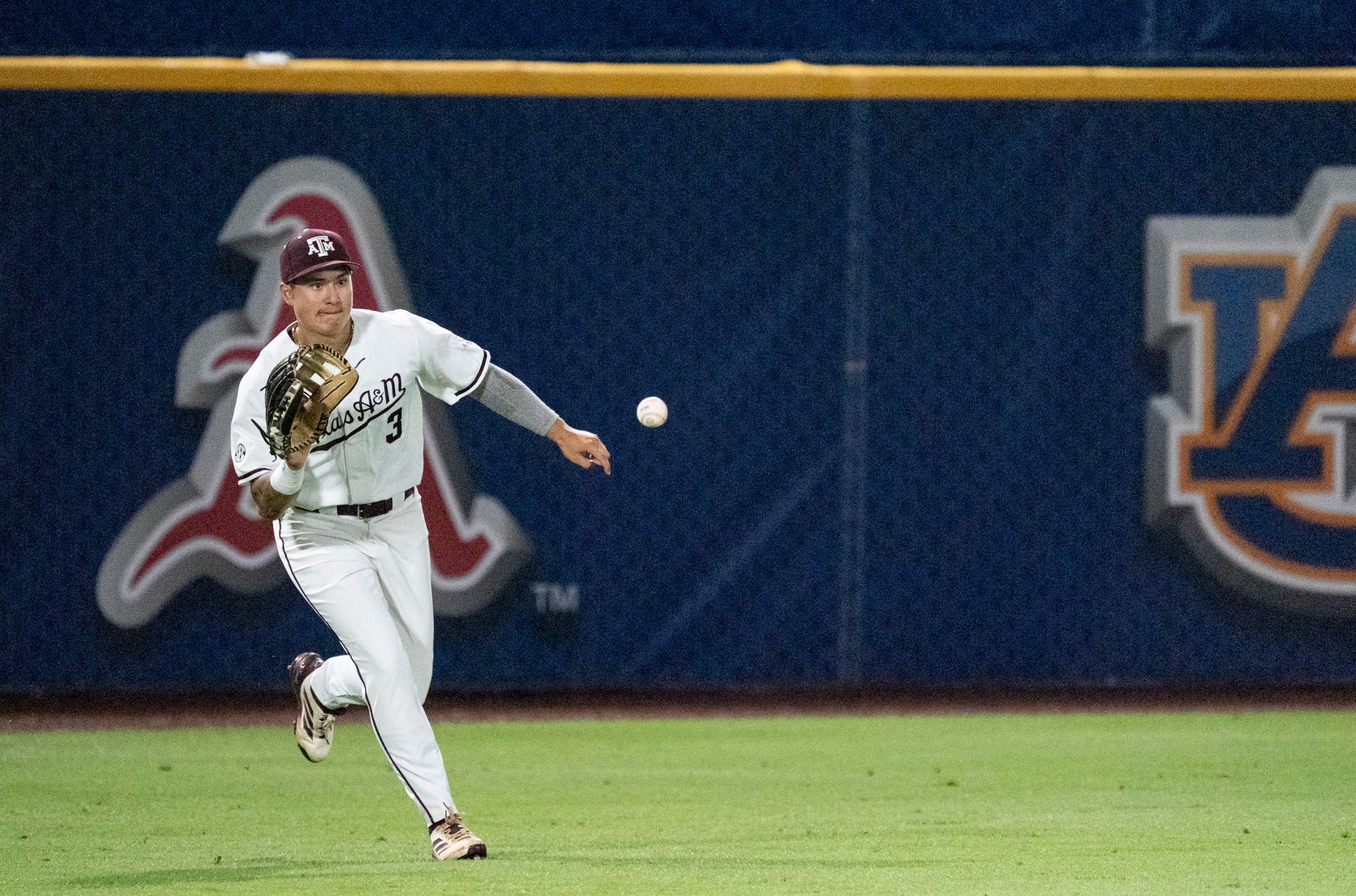 USC dominates Texas A&M, 14-3, to force game 2 in regional final