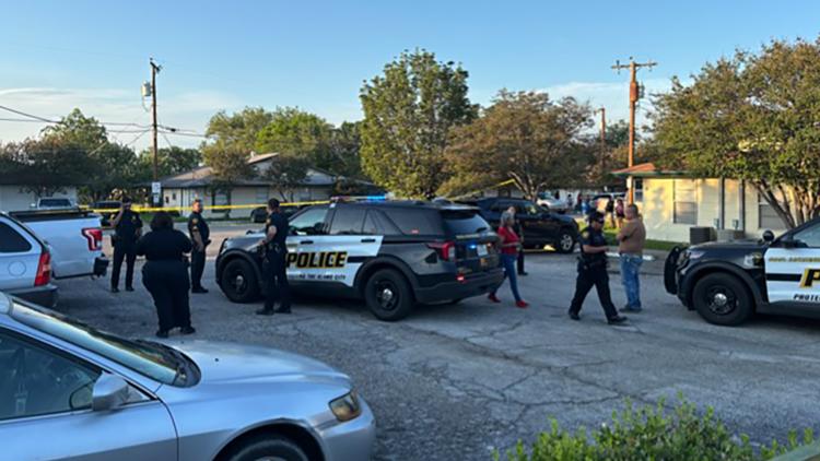 Man shot during attempted burglary at west-side apartment complex, SAPD ...