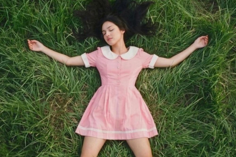 Olivia Rodrigo comenta rumores de que teria rixa com Taylor Swift