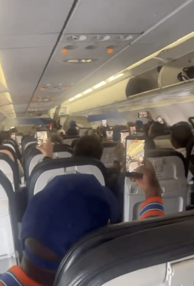 Stephon Marbury hypes up plane full of Knicks fans en route to Game 4