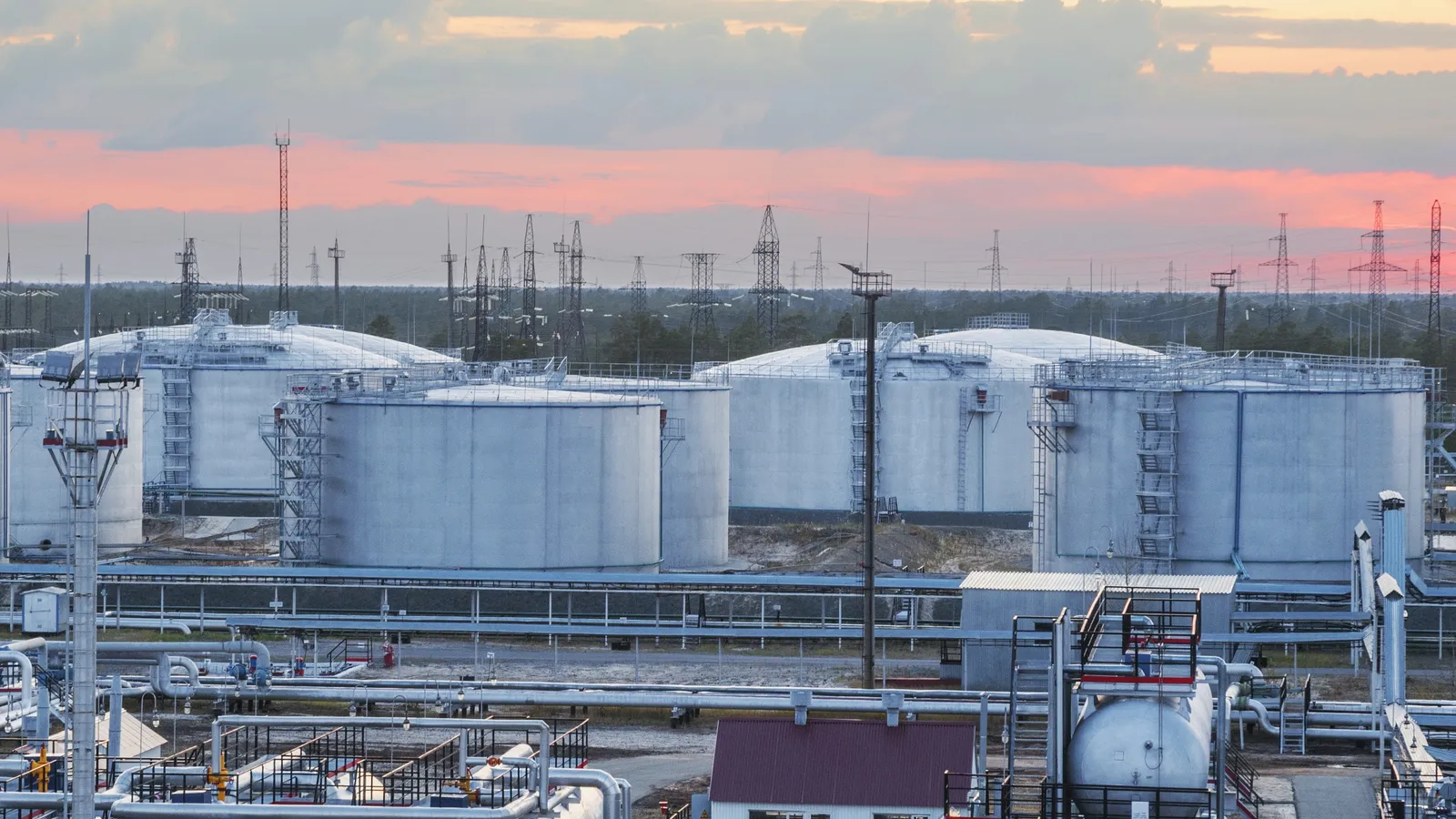 Trump is draining America’s emergency oil tank while drivers still wait ...