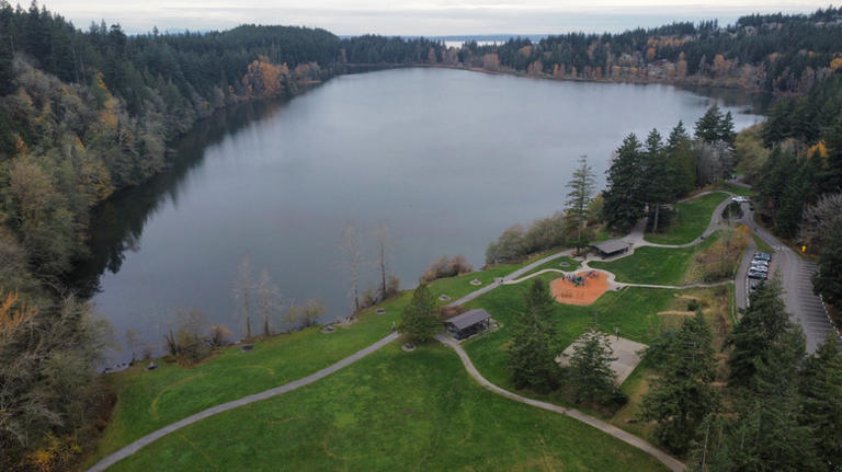 Situated between Seattle and Vancouver is a Washington lake park with ...