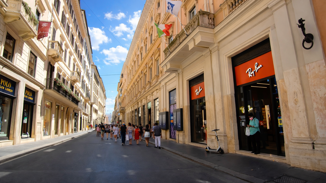 Discovering luxury streets near Rome’s Spanish Steps (4K)