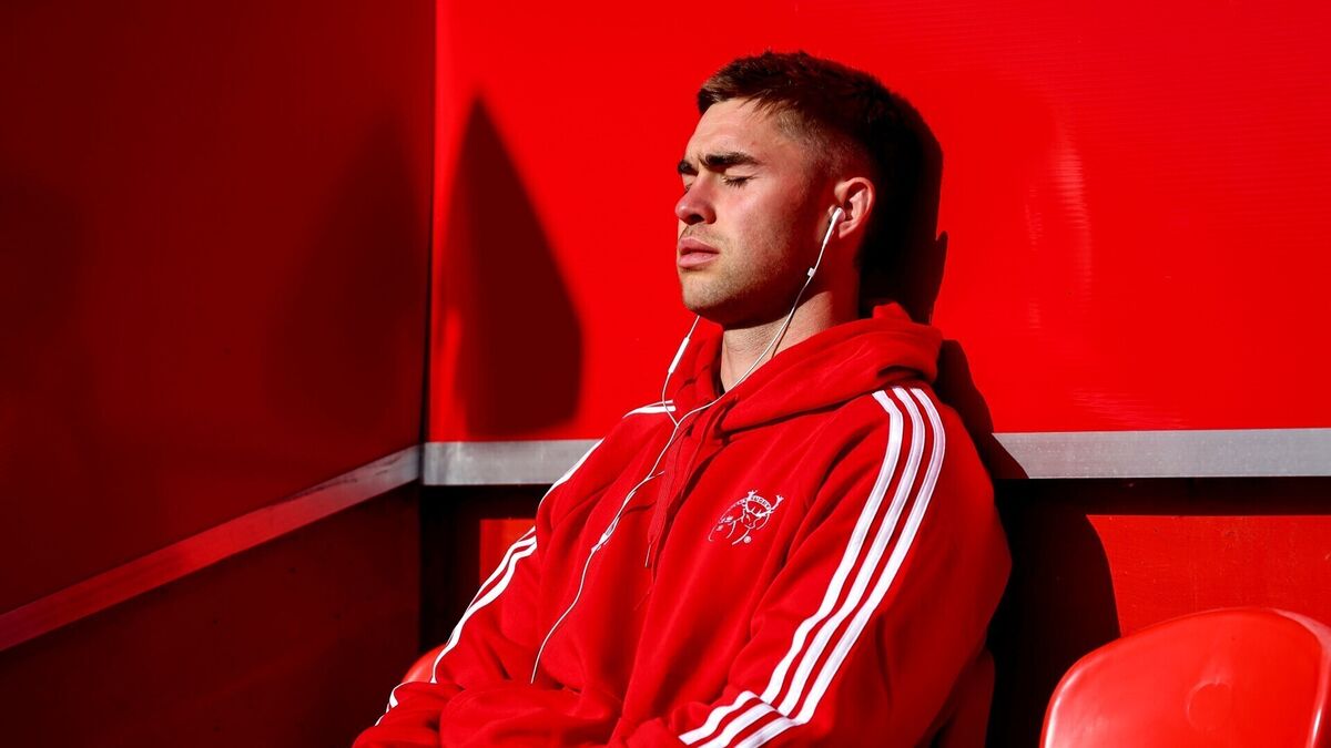 Jack Crowley injury prompting 'concern' for Munster