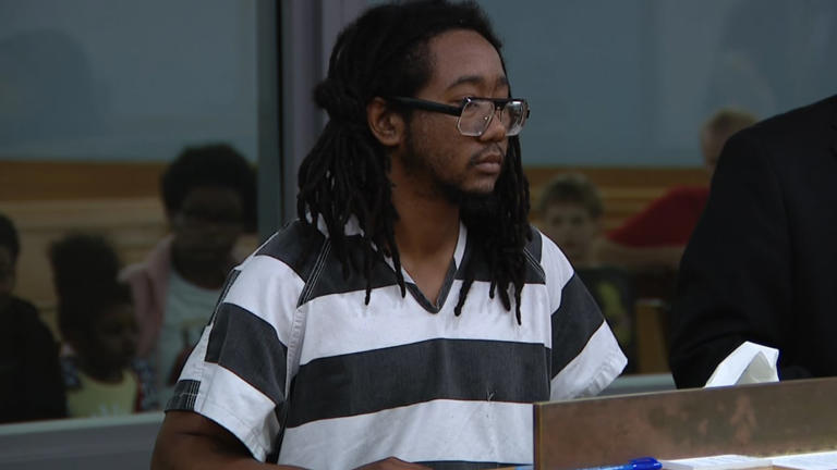 Man charged after shooting inside Ohio bar
